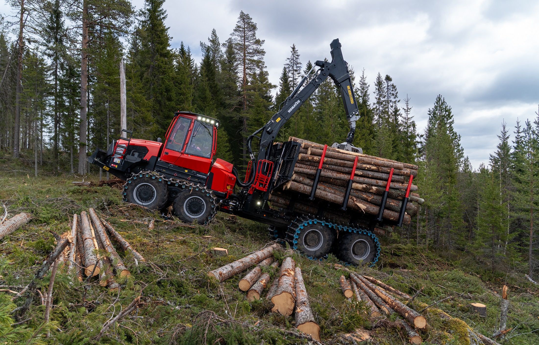 Komatsu 898 New forwarder with 25 tonne load capacity
